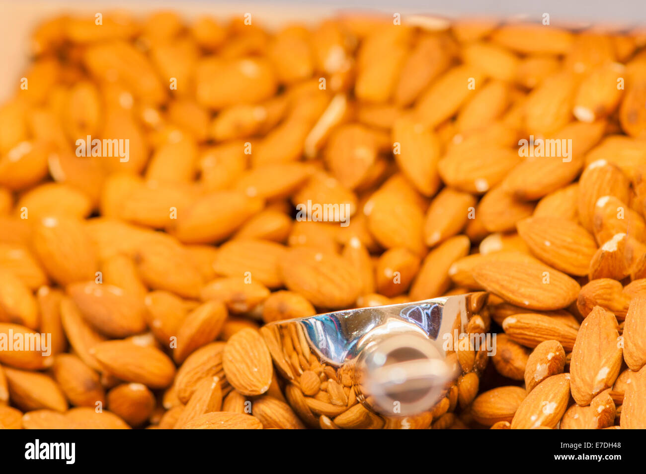 Toasted almonds hi-res stock photography and images - Alamy