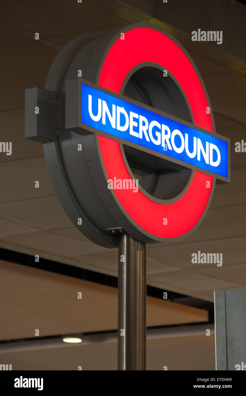 London underground sign hi-res stock photography and images - Alamy