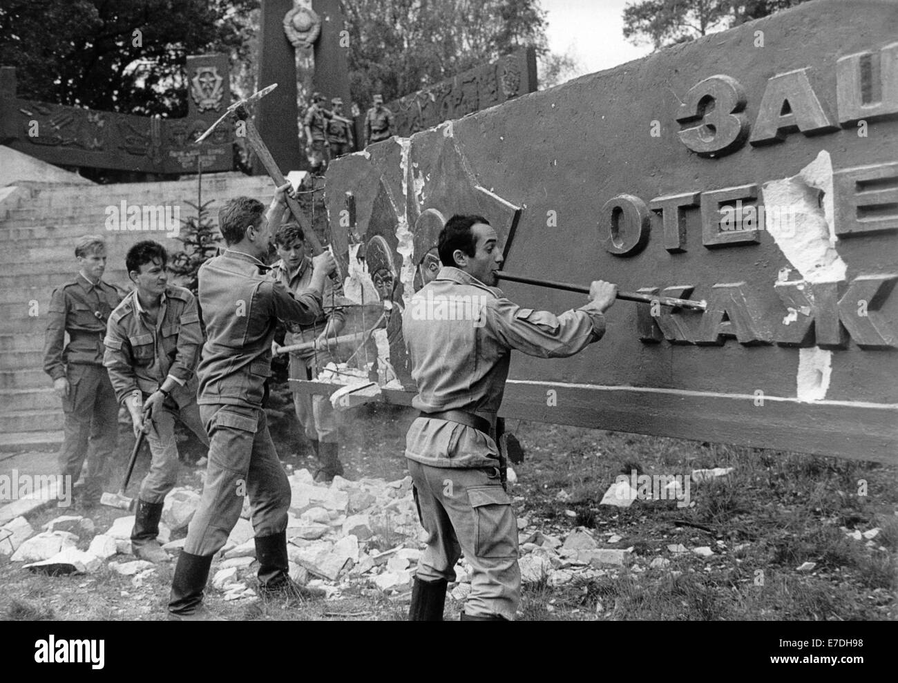 Ddr parade hi-res stock photography and images - Alamy
