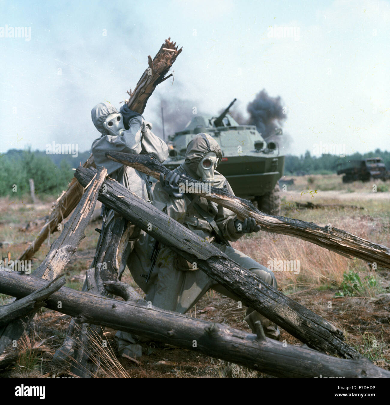 Defence barricade battle hi-res stock photography and images - Alamy