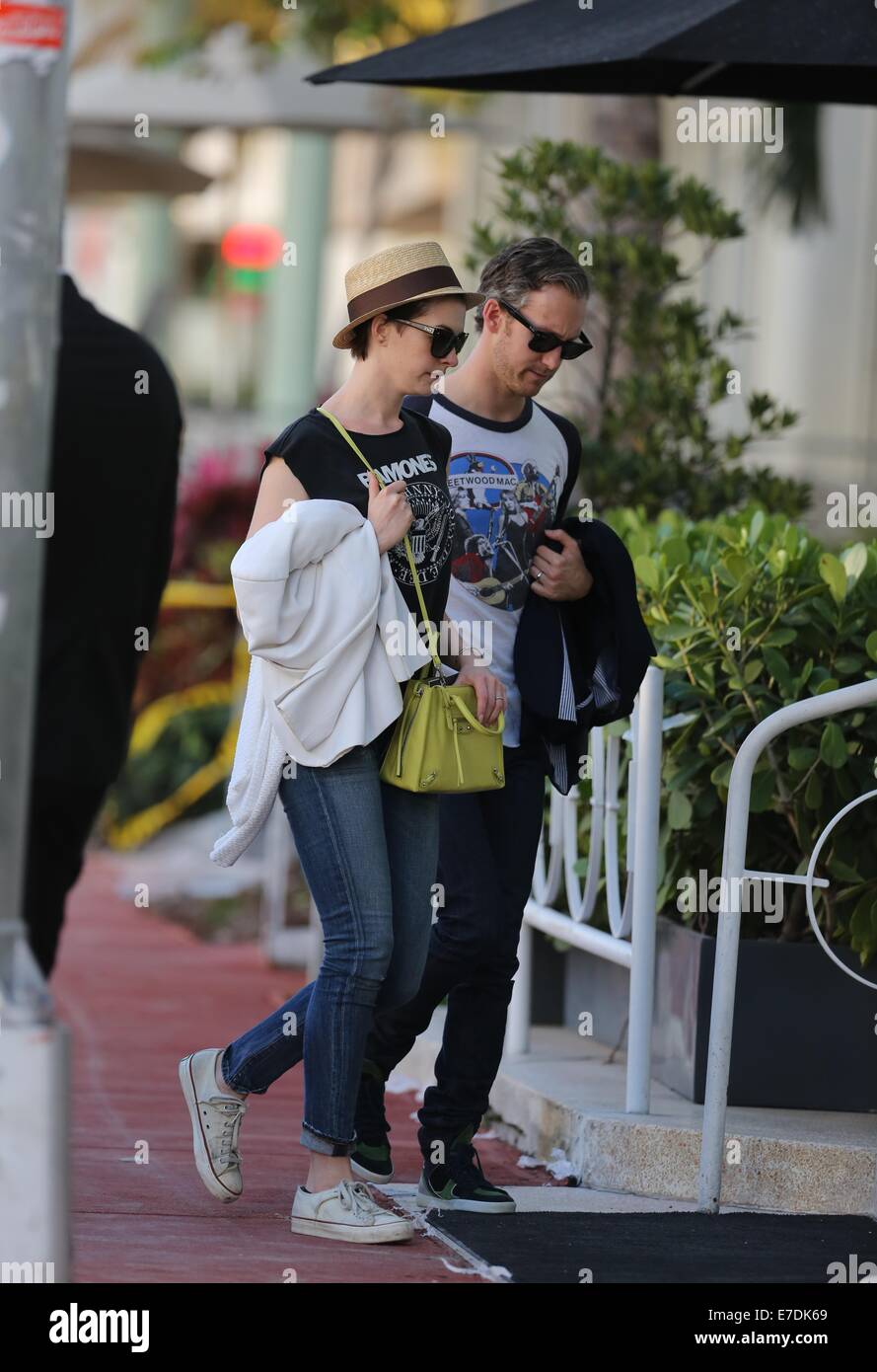 Anne hathaway wearing ramones t shirt hi-res stock photography and ...
