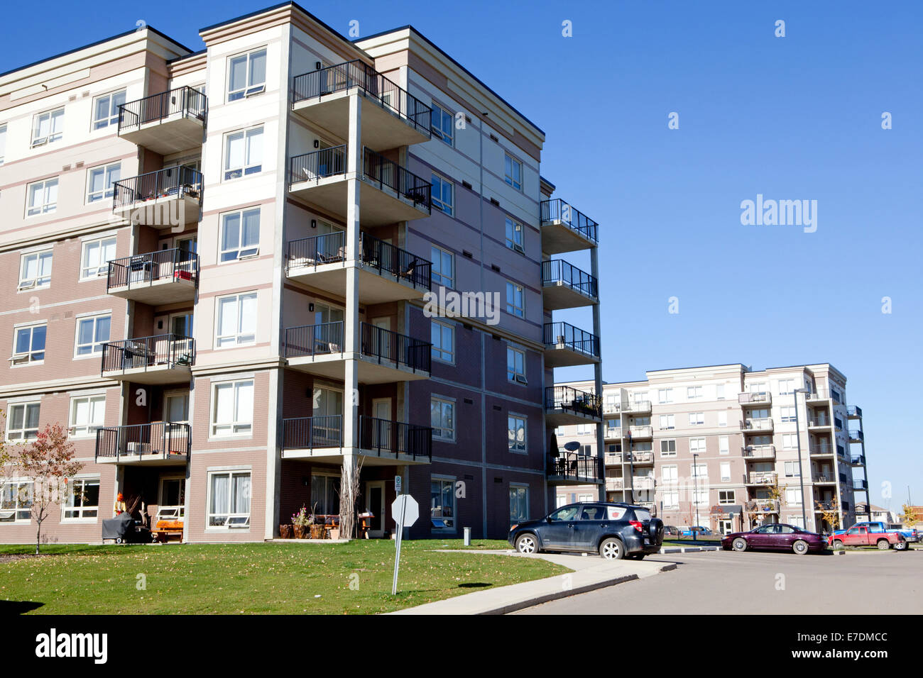Canada suburbs hi-res stock photography and images - Alamy