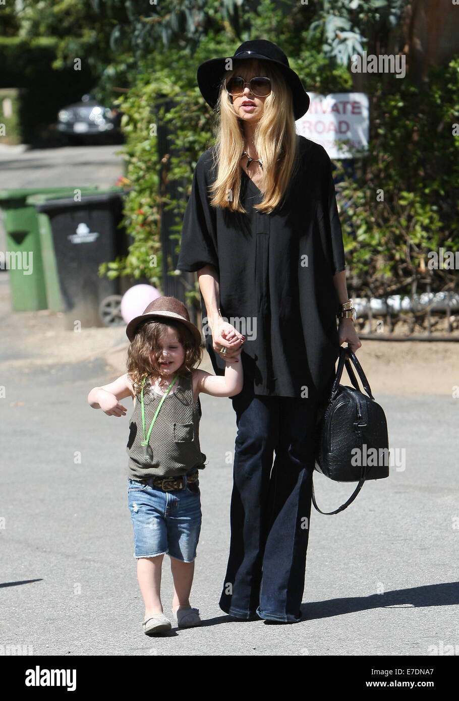 Rachel Zoe dressed all in black wearing a wide brimmed floppy hat and ...