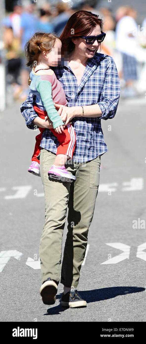 Alyson Hannigan and Alexis Denisof enjoy a picnic with their two ...