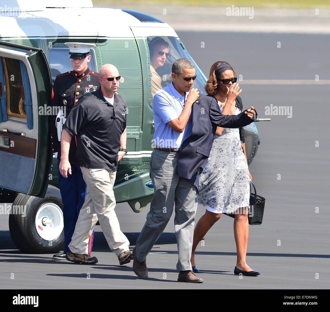 United States President Barack Obama and First Lady Michelle Obama make ...