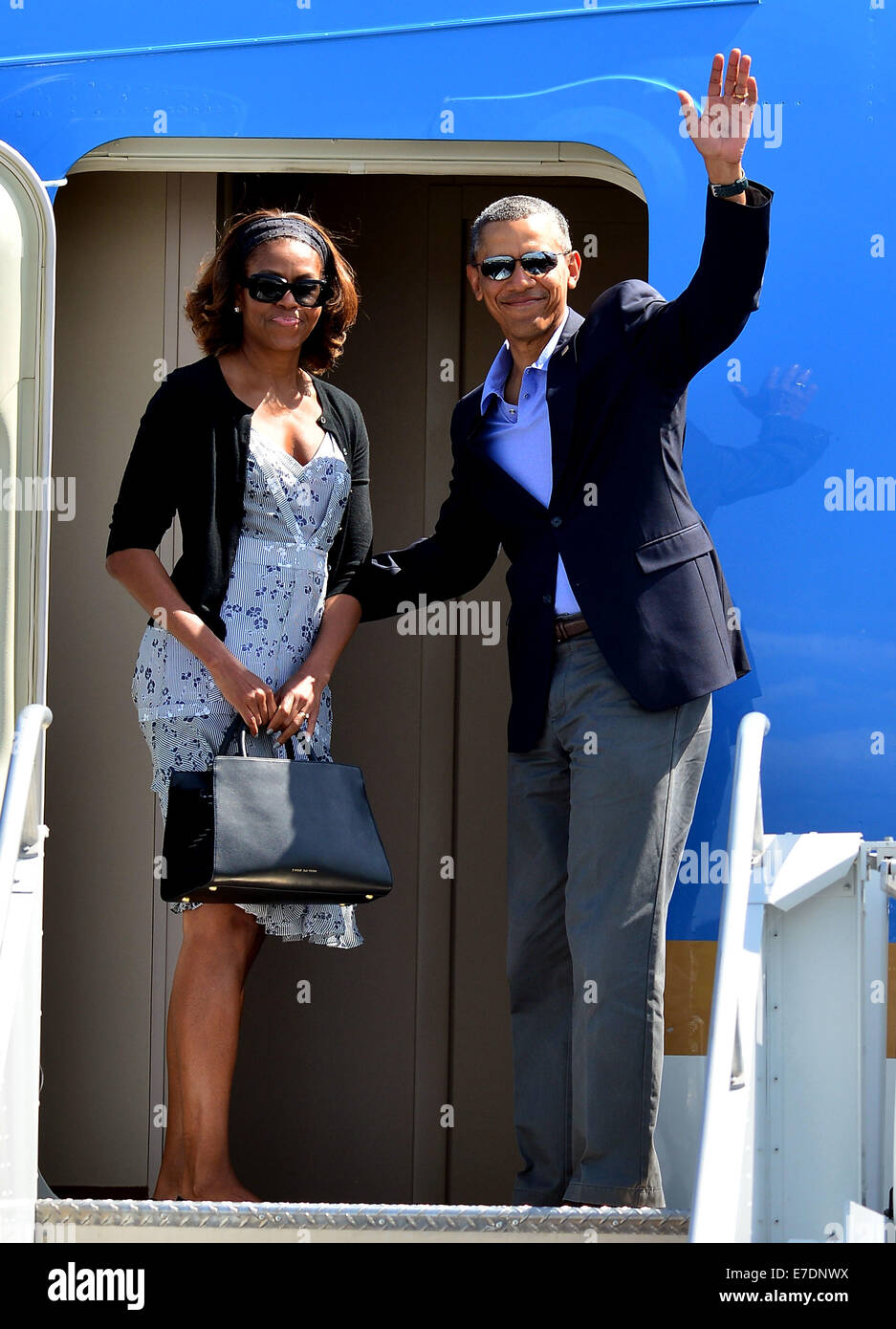 United States President Barack Obama and First Lady Michelle Obama make ...