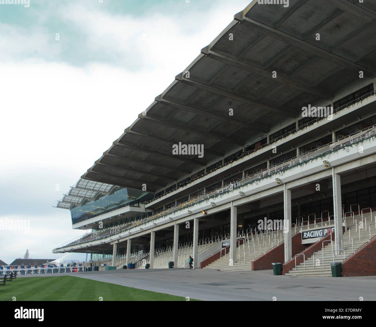 Cheltenham racecourse view hi-res stock photography and images - Alamy