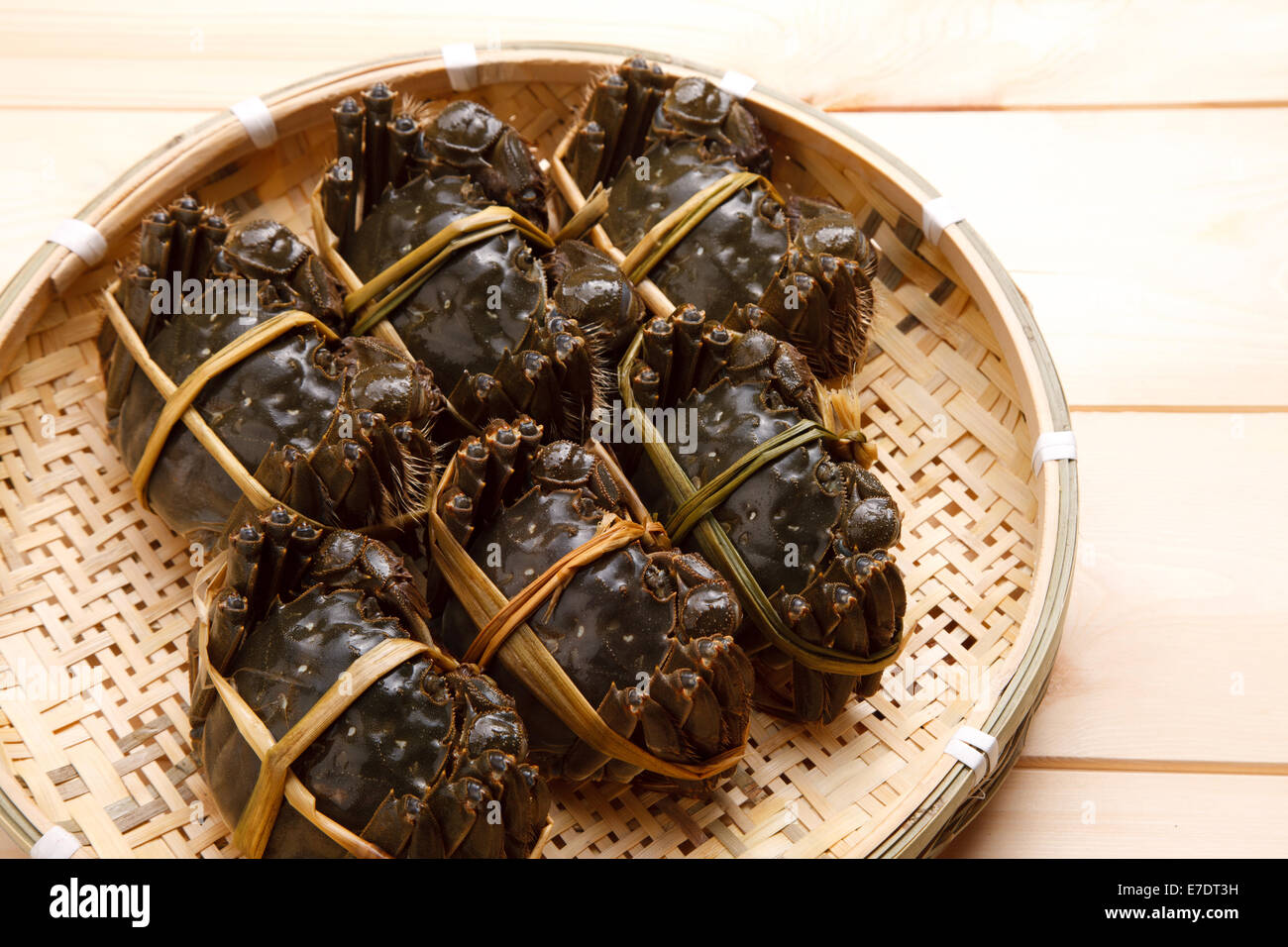 Tied up crabs hi-res stock photography and images - Alamy