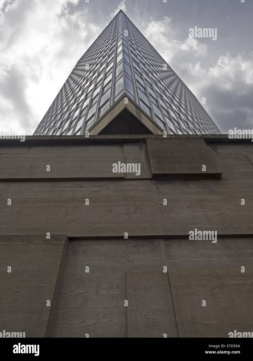 Arts Tower building University of Sheffield seen from below Stock Photo ...