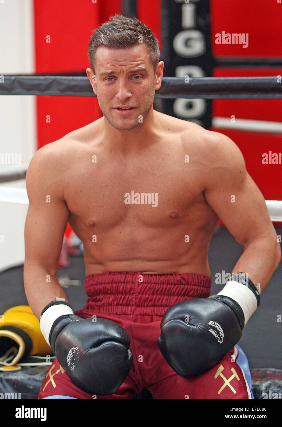 TOWIE star Elliot Wright training at a boxing gym in Harlow Featuring ...