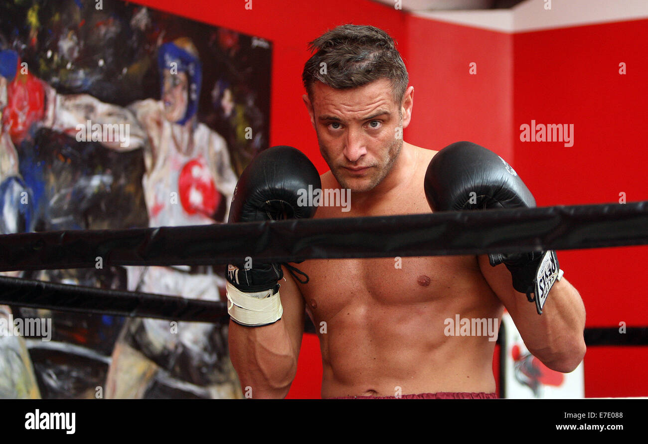 TOWIE star Elliot Wright training at a boxing gym in Harlow Featuring ...