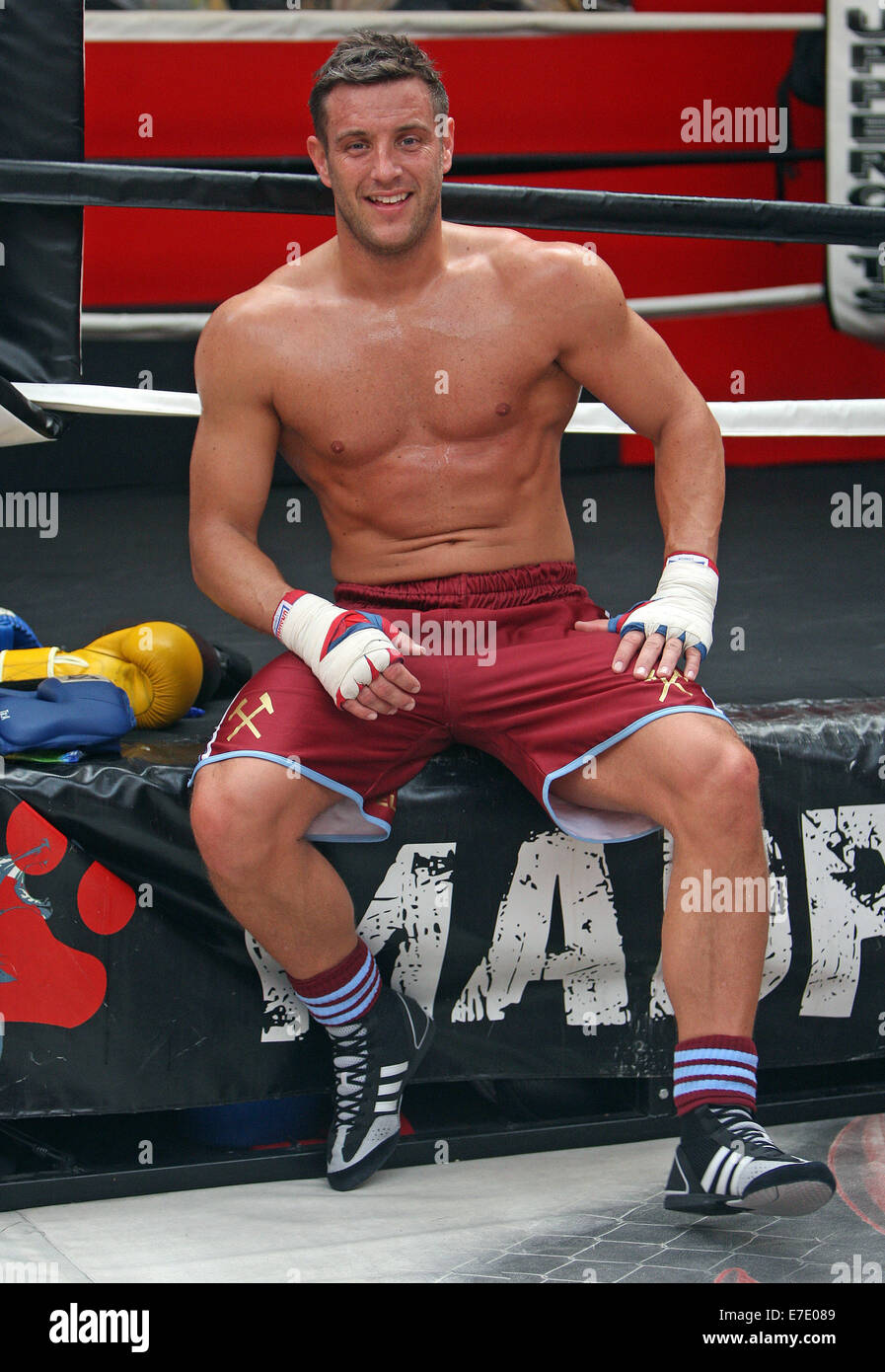 TOWIE star Elliot Wright training at a boxing gym in Harlow Featuring ...