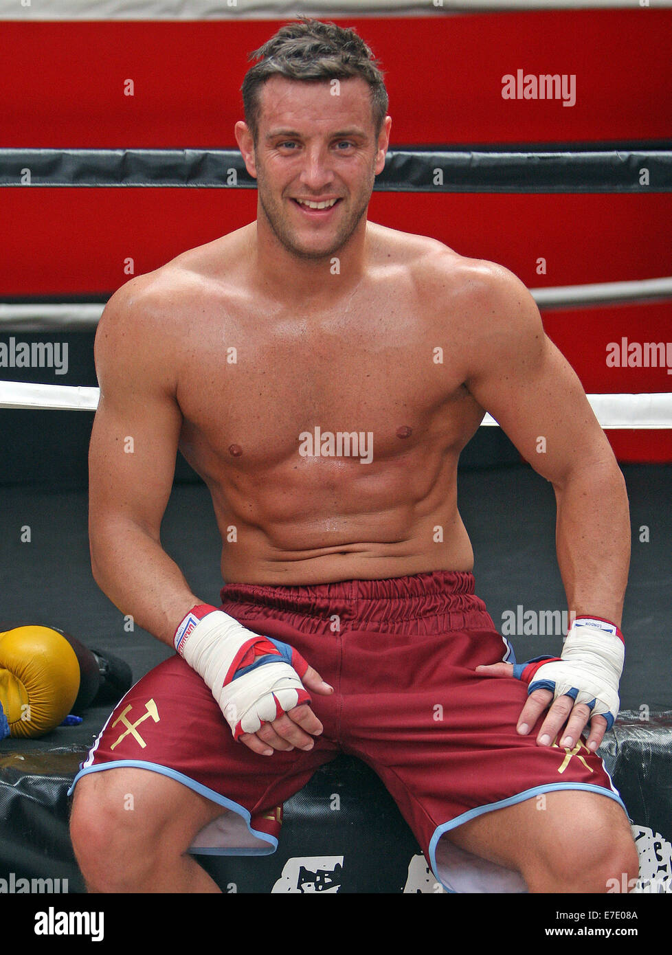 TOWIE star Elliot Wright training at a boxing gym in Harlow Featuring ...