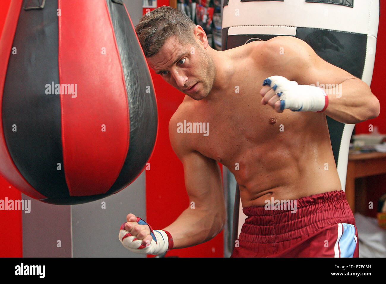 TOWIE star Elliot Wright training at a boxing gym in Harlow Featuring ...