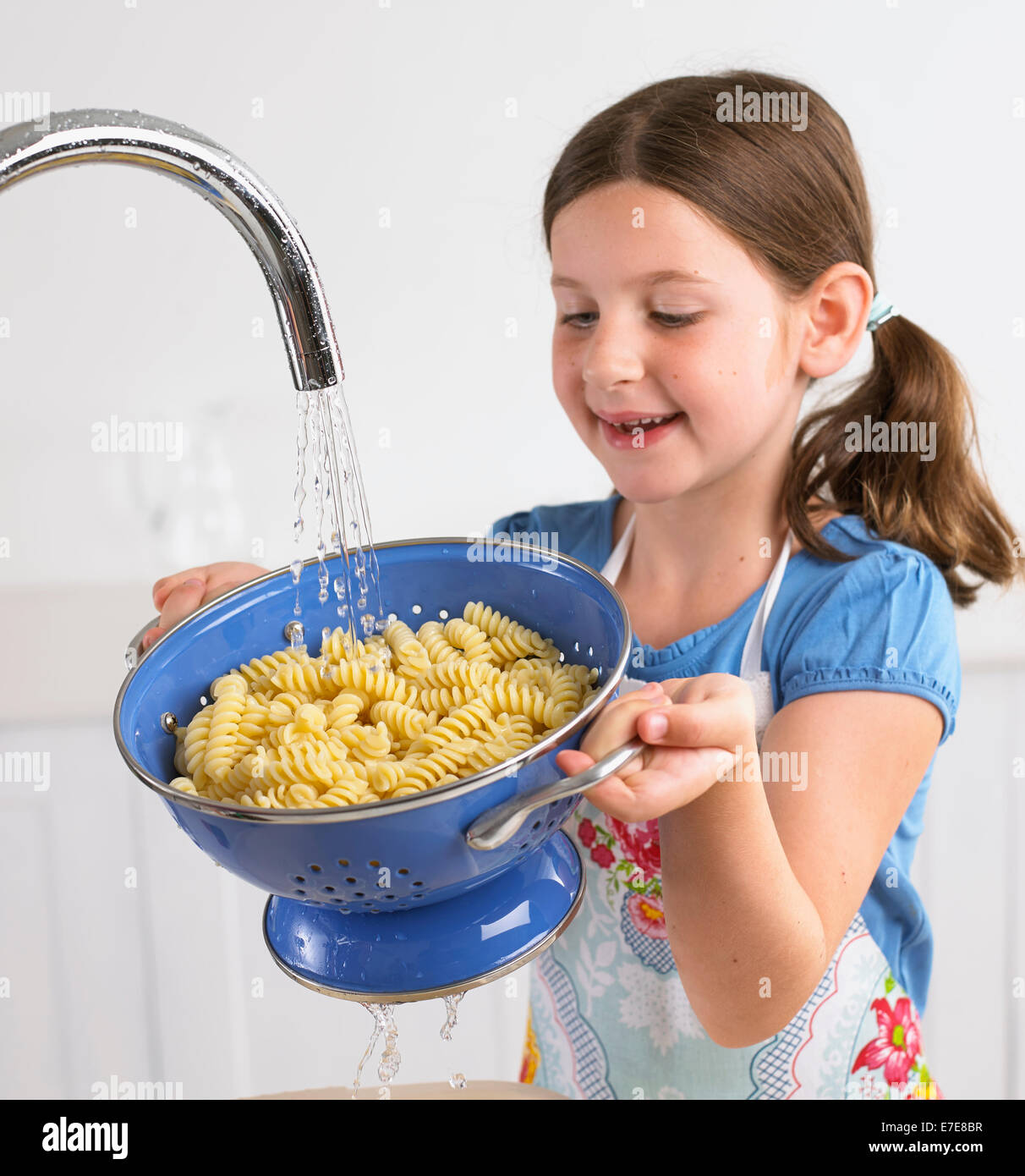 Girl pasta hi-res stock photography and images - Alamy