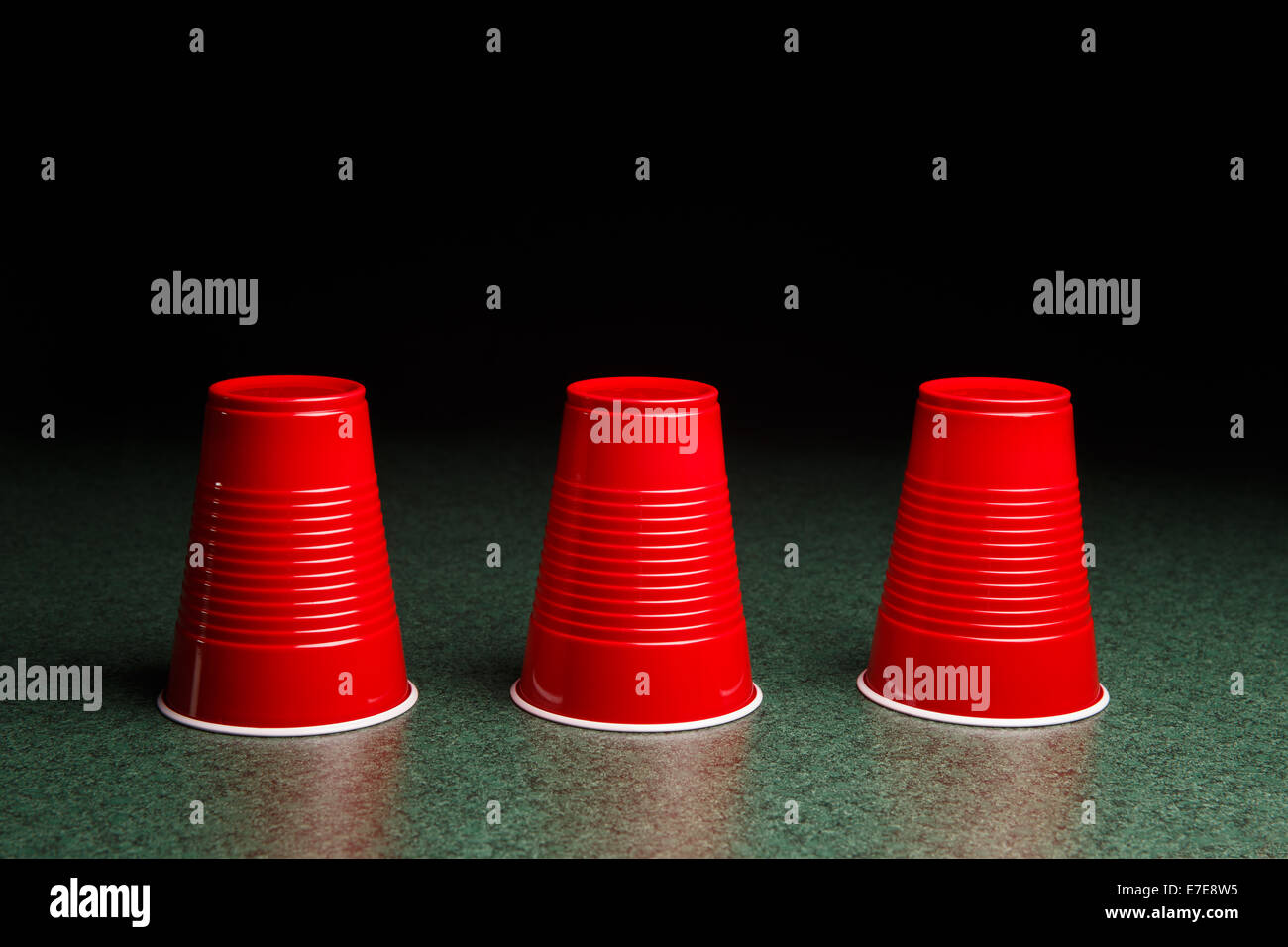 Shell game hi-res stock photography and images - Alamy