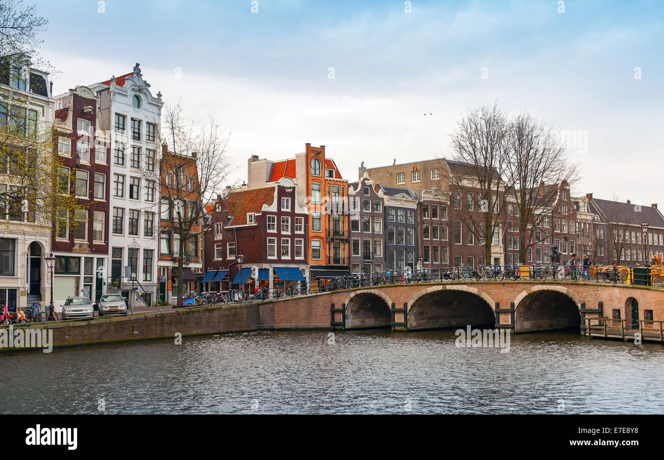 Netherlands canal colorful living house hi-res stock photography and ...