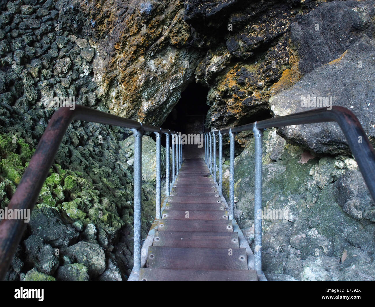 Cave entrance hi-res stock photography and images - Alamy