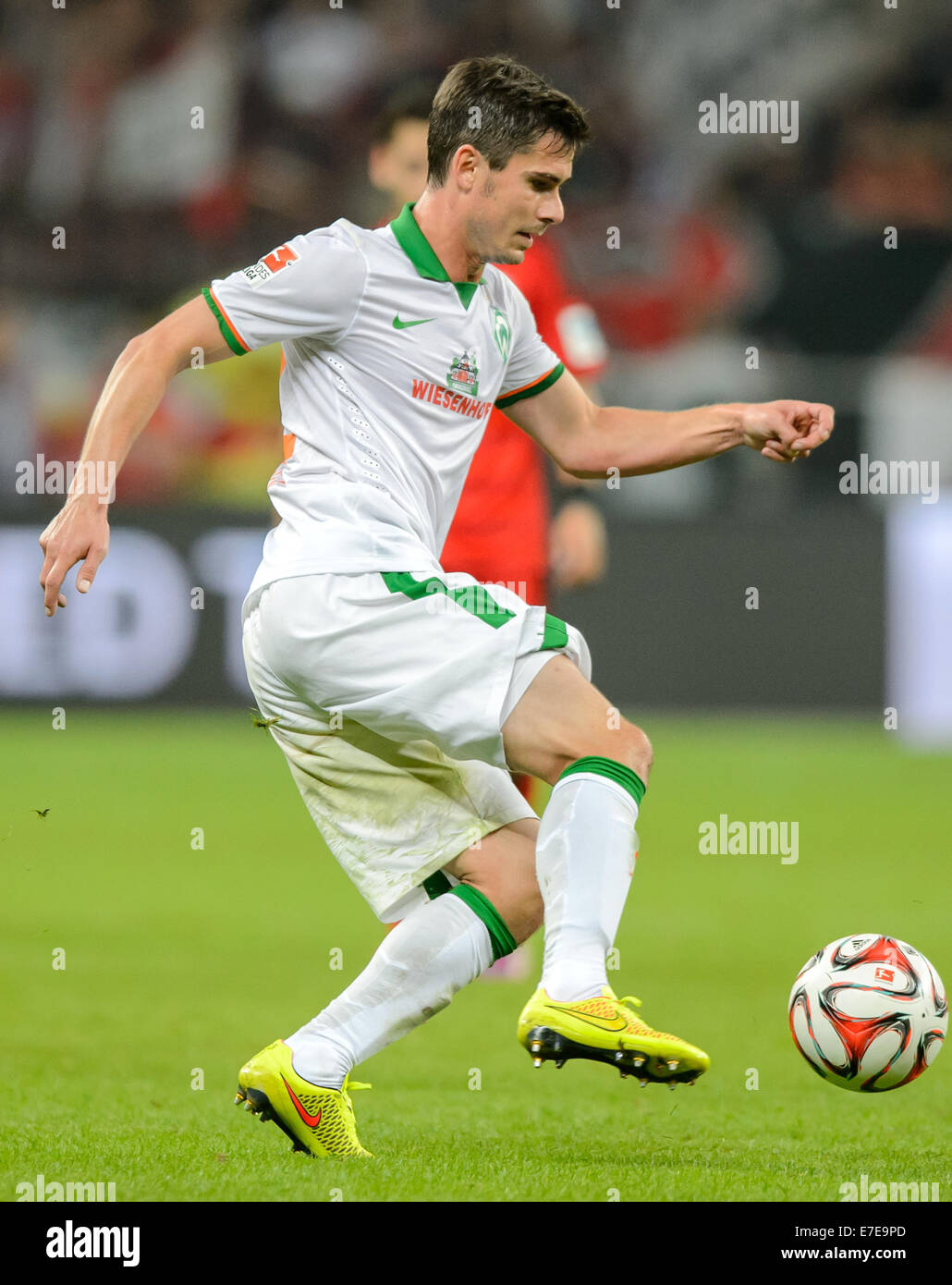 Leverkusen, Germany. 12th Sep, 2014. Bremen's Fin Bartels controls the ...