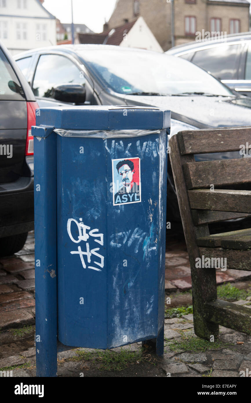 Dustbin Stock Photos & Dustbin Stock Images - Alamy