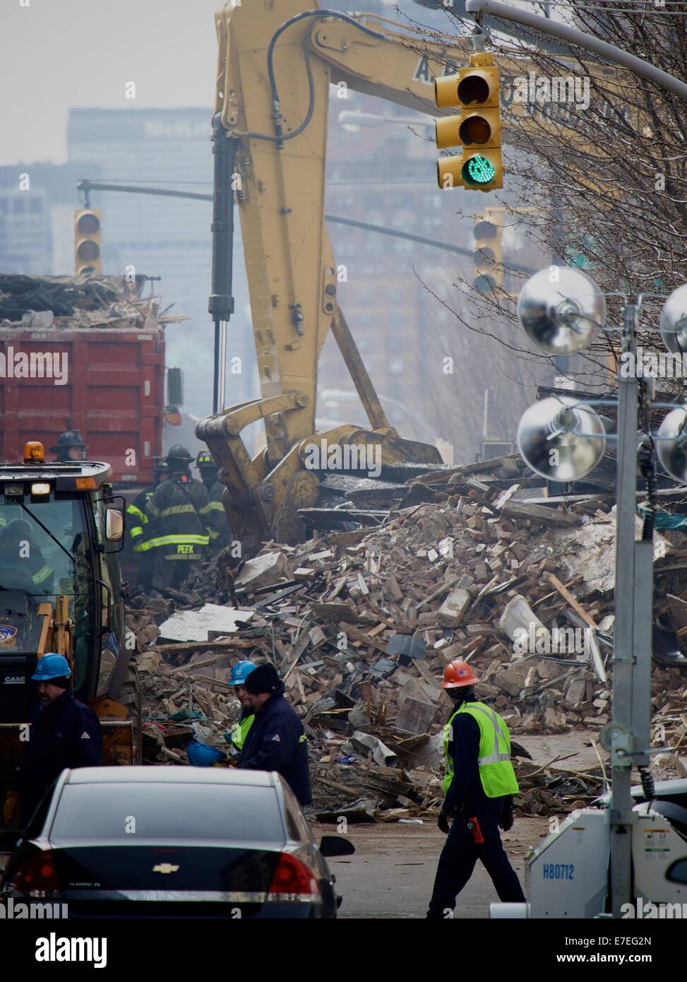 Scenes after the East Harlem 'explosion' and building collapse in New ...