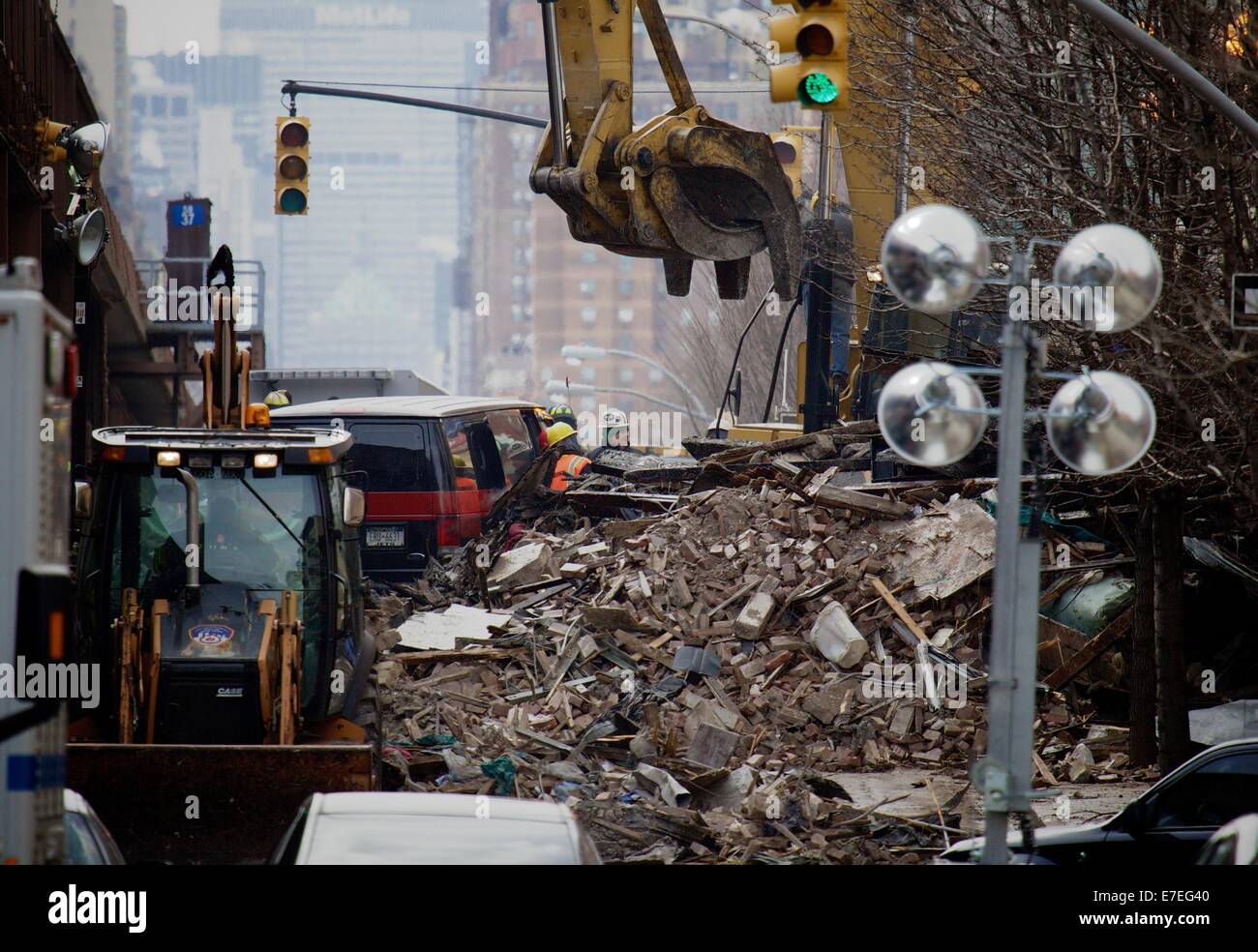 Scenes after the East Harlem 'explosion' and building collapse in New ...