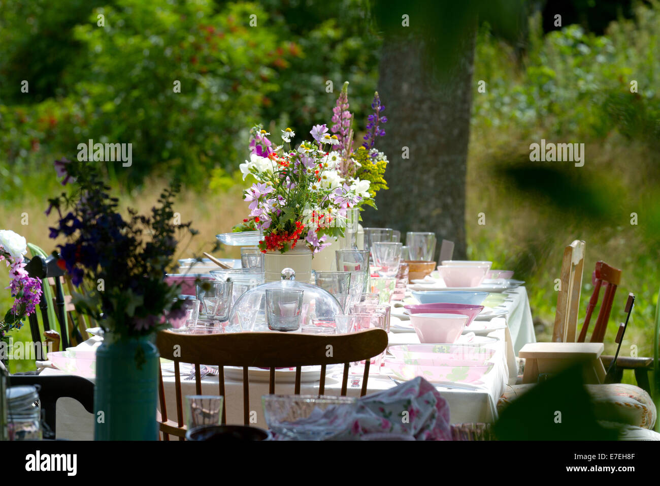 Outdoor table with nice colorful flowers Stock Photo - Alamy