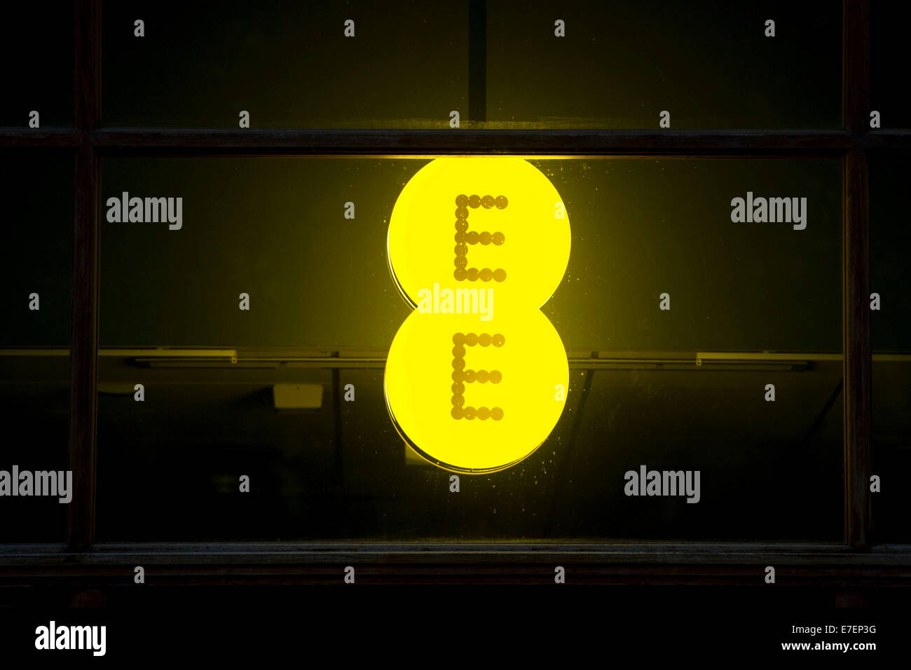 EE (Everything Everywhere) mobile network operator sign logo Stock ...