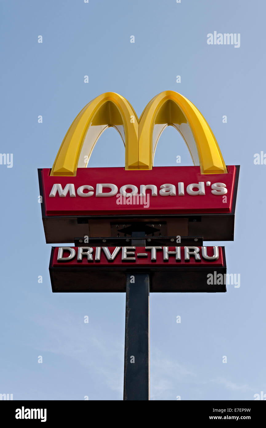 Mcdonalds macdonalds drive thru through hi-res stock photography and ...