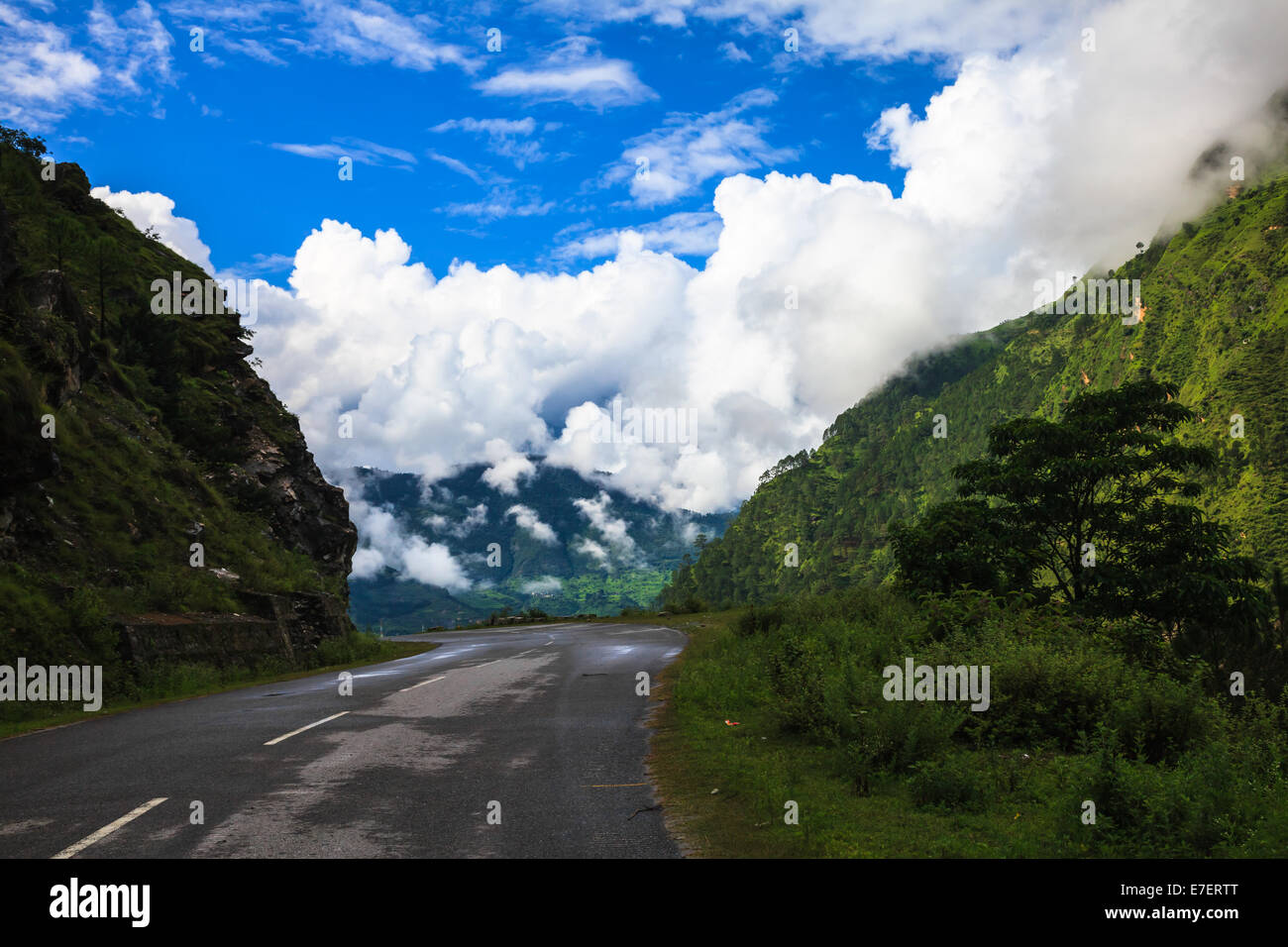 Himalayan road hi-res stock photography and images - Alamy