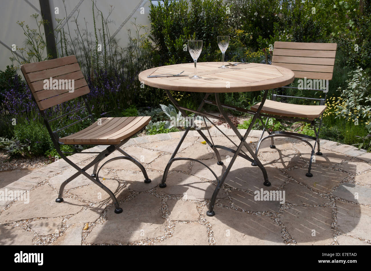 Small Garden circular garden circle patio design made from paved ...