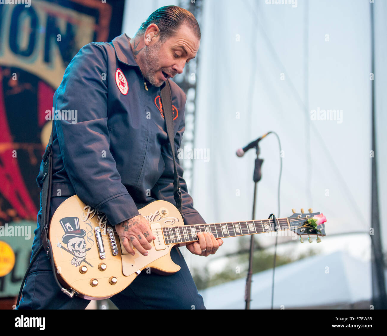 Chicago, Illinois, USA. 14th Sep, 2014. Musician MIKE NESS of the band ...