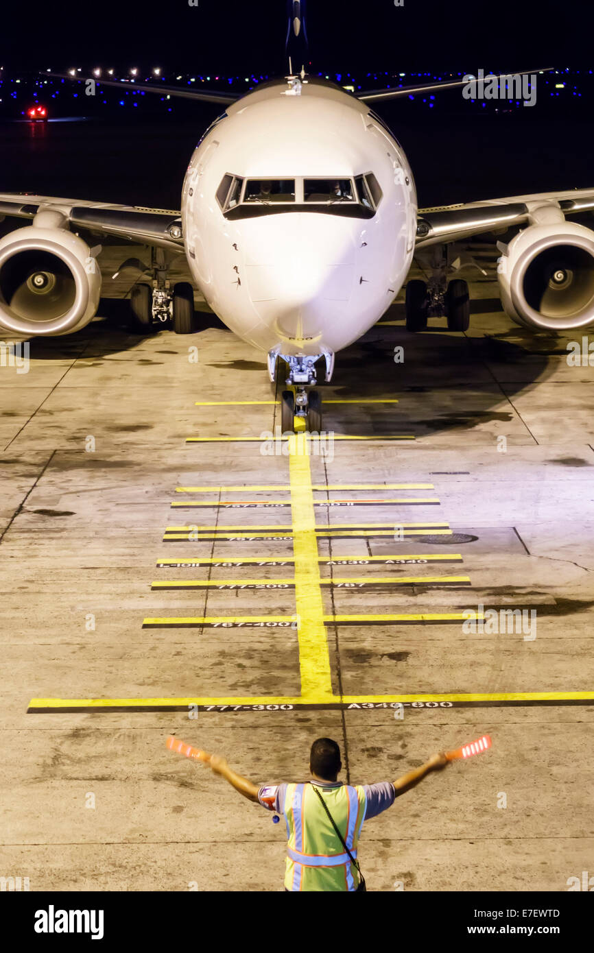 Hawaii,Hawaiian,Oahu,Honolulu,Honolulu International Airport,HNL,tarmac ...