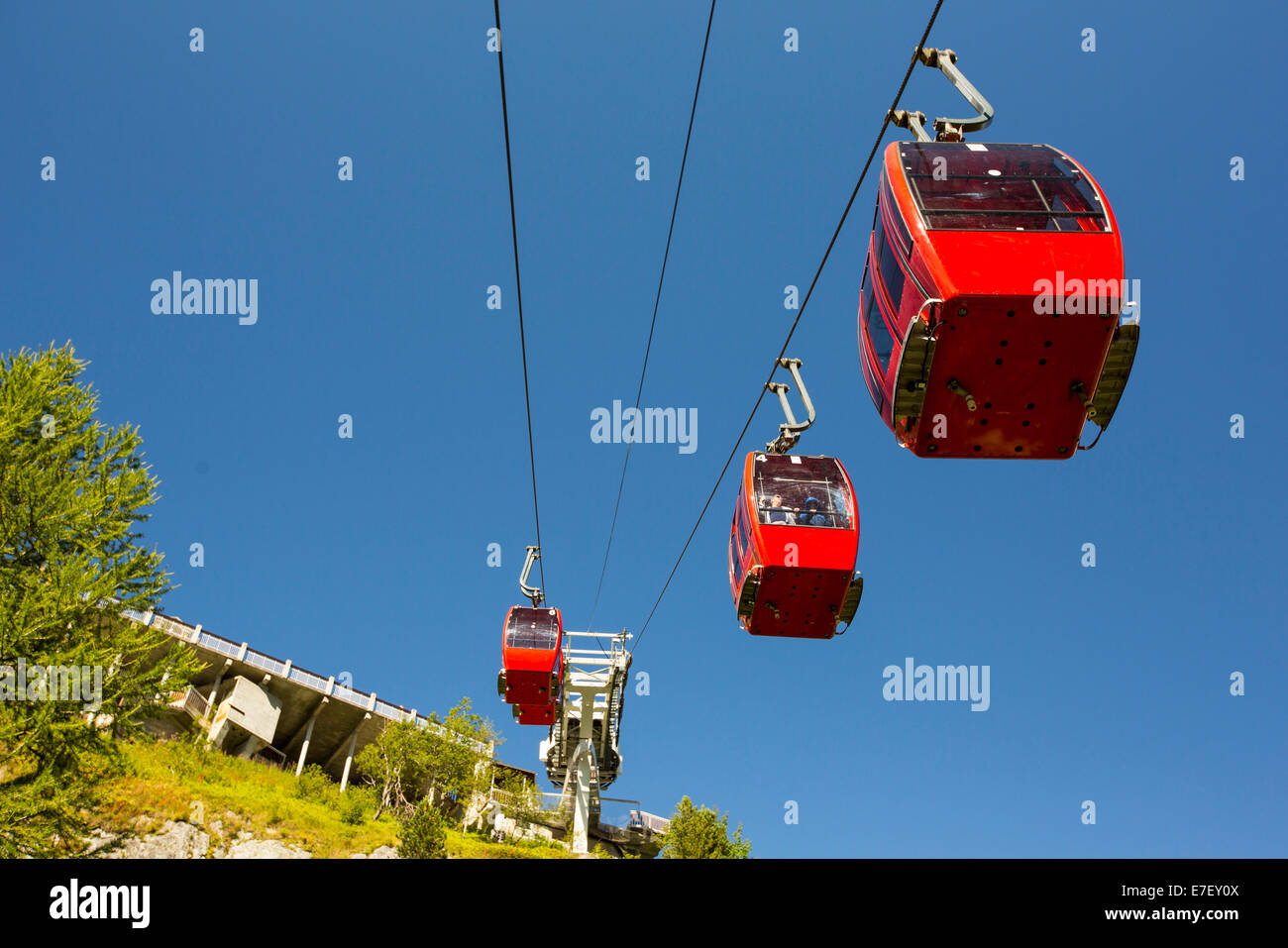A Cable car taking tourists down from the Montenvers Railway station ...