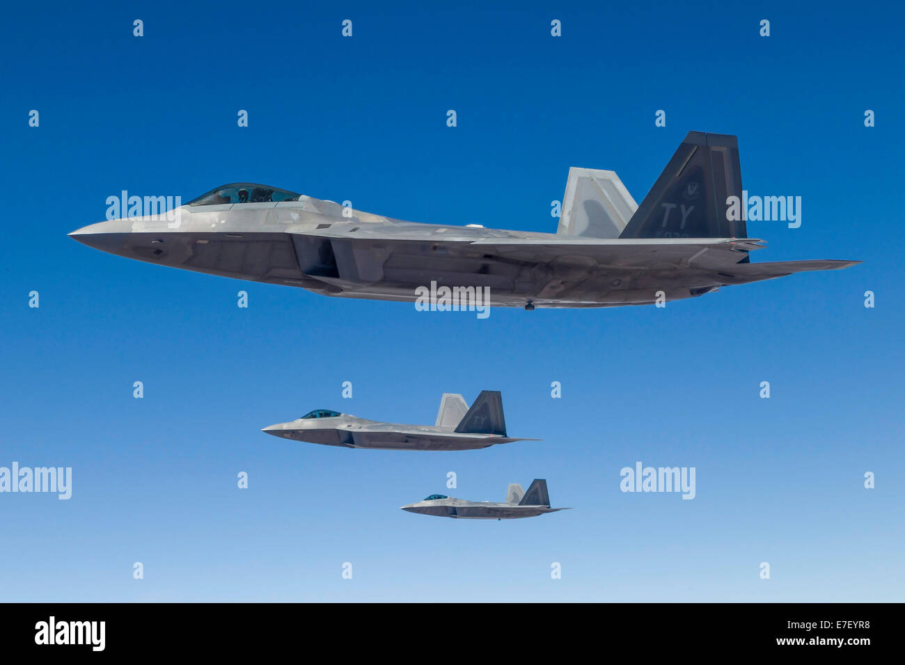 Three U.S. Air Force F-22 Raptors cruise above Nevada Stock Photo - Alamy