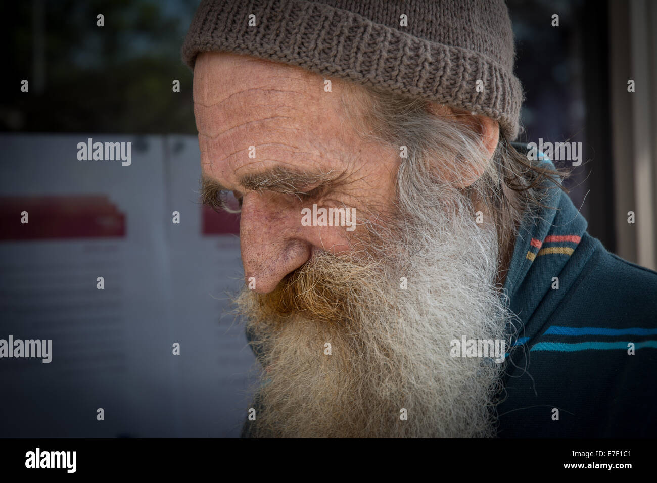 Scruffy old man hi-res stock photography and images - Alamy