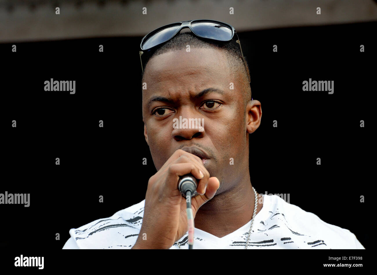 Rapping hi-res stock photography and images - Alamy