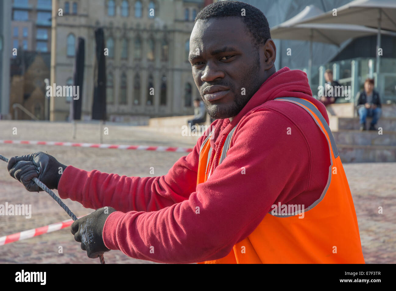 African construction worker worker hi-res stock photography and images ...