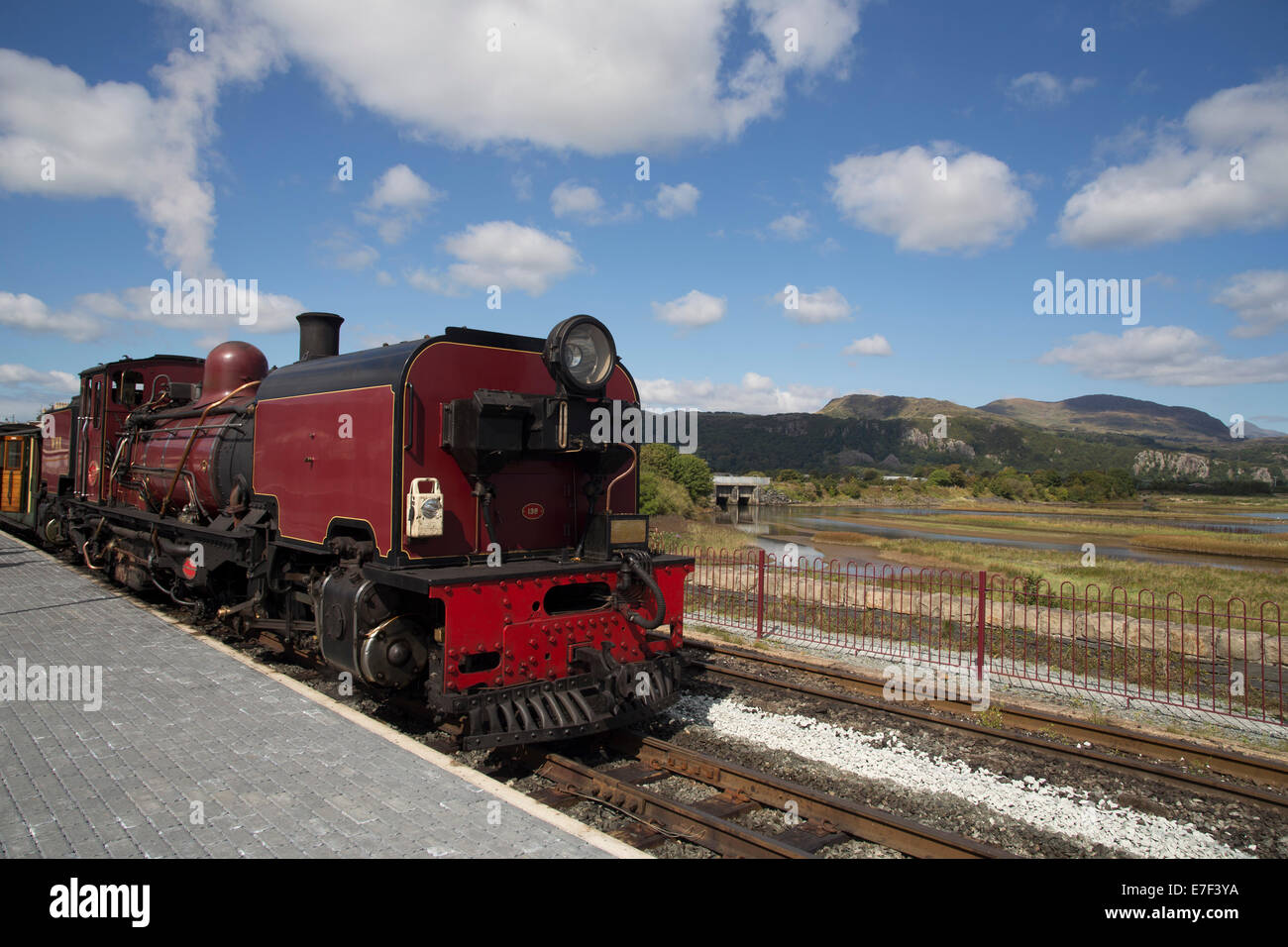 Steam engine on the Welsh Highland Railway at Porthmadog station Stock ...