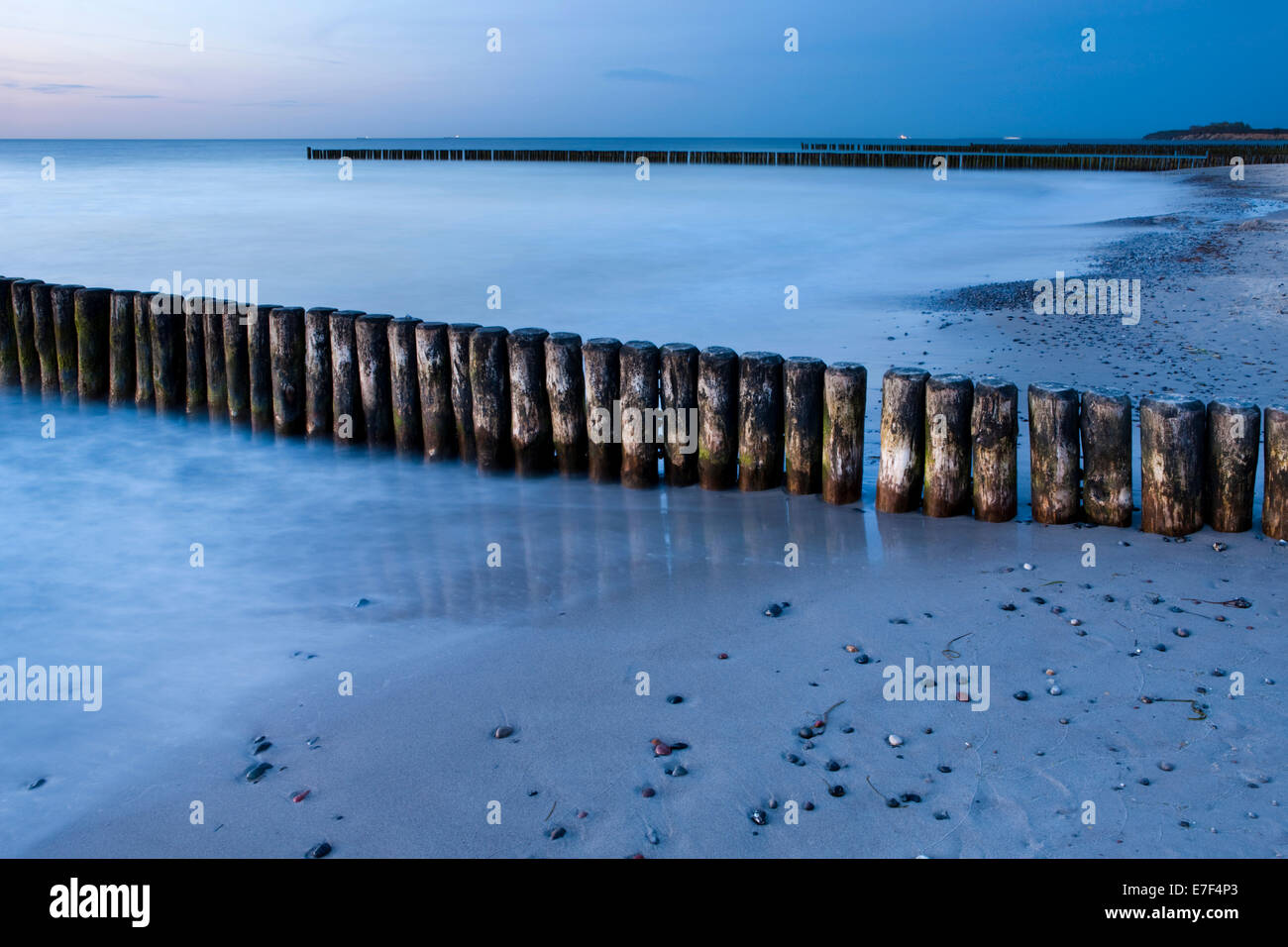 Groynes hi-res stock photography and images - Alamy