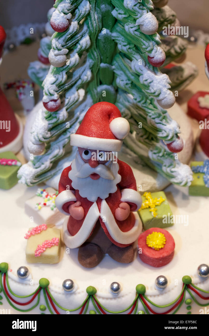 Marzipan figures hi-res stock photography and images - Alamy