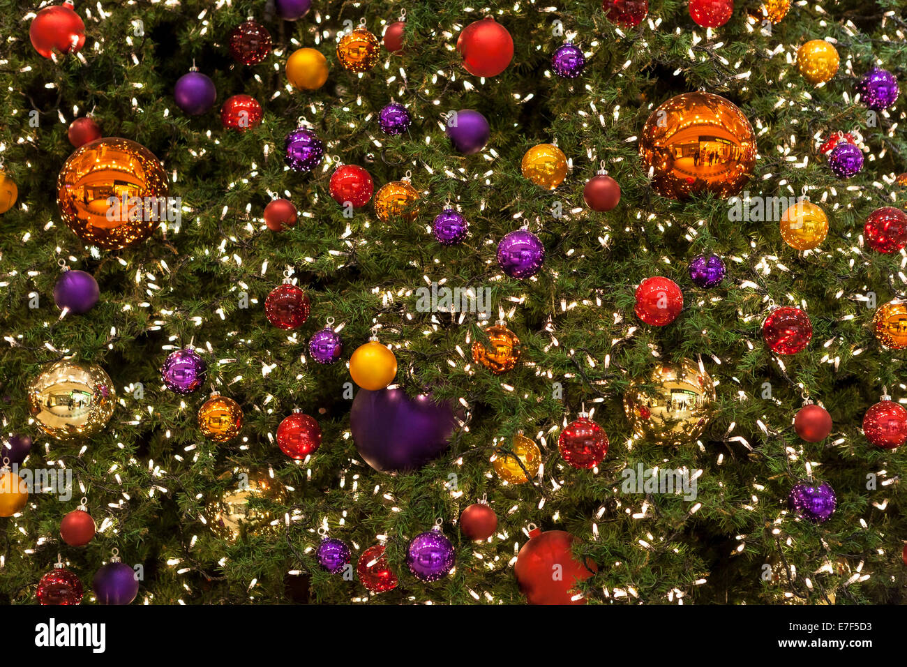 Colourful Christmas baubles and fairy lights, Christmas tree Stock ...