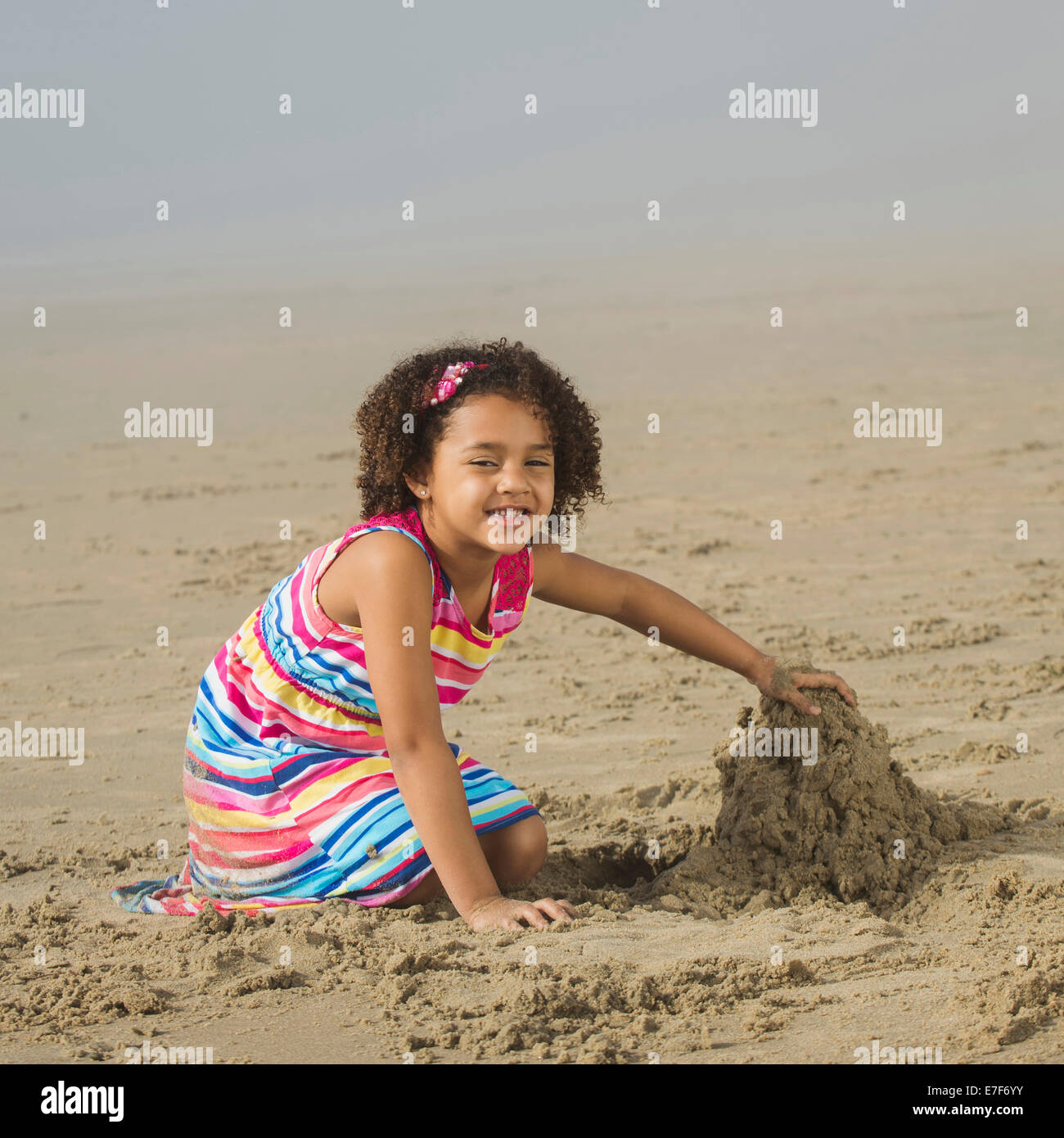 4 5 years child sand castle hi-res stock photography and images - Alamy
