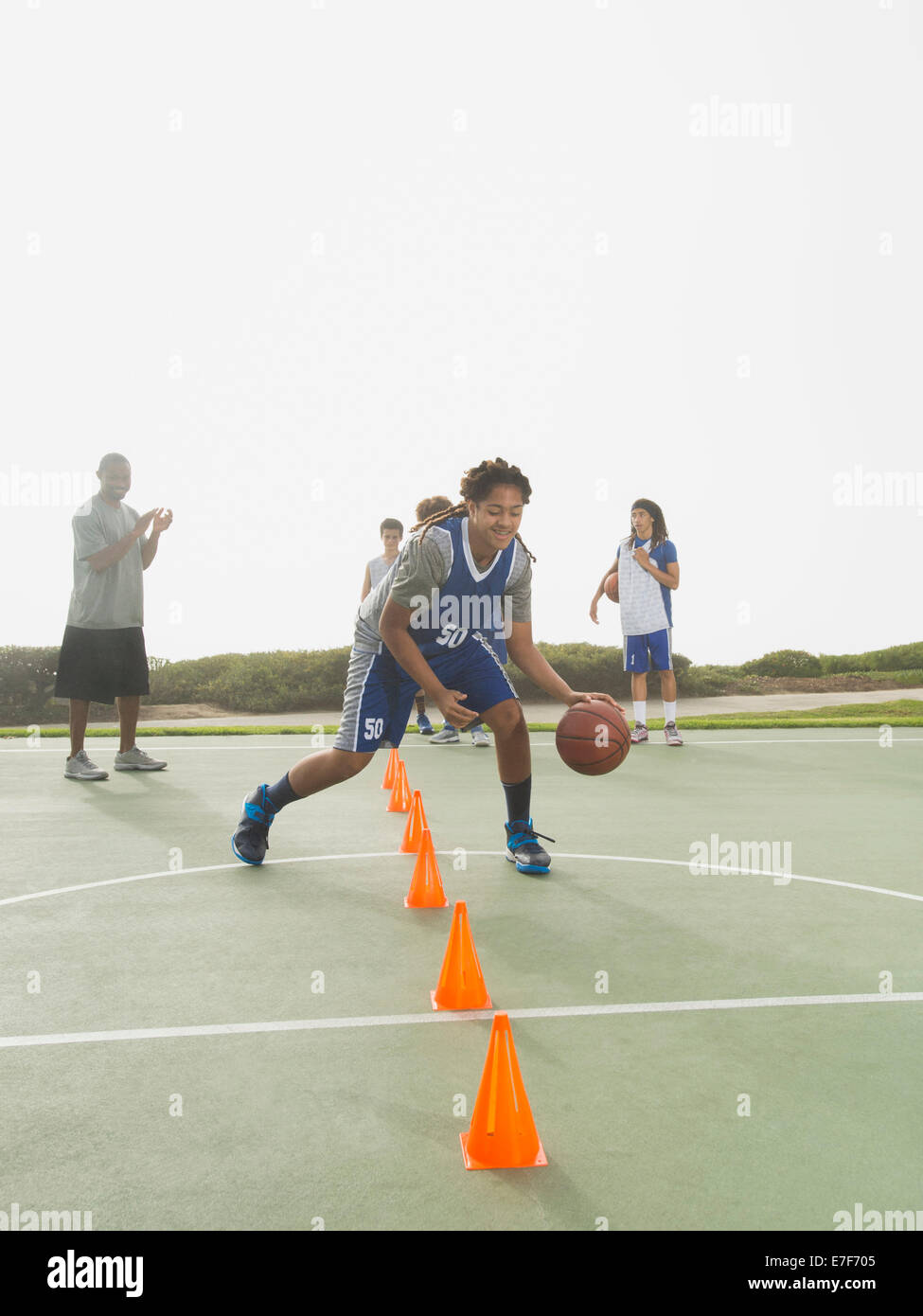 Basketball challenge hi-res stock photography and images - Alamy