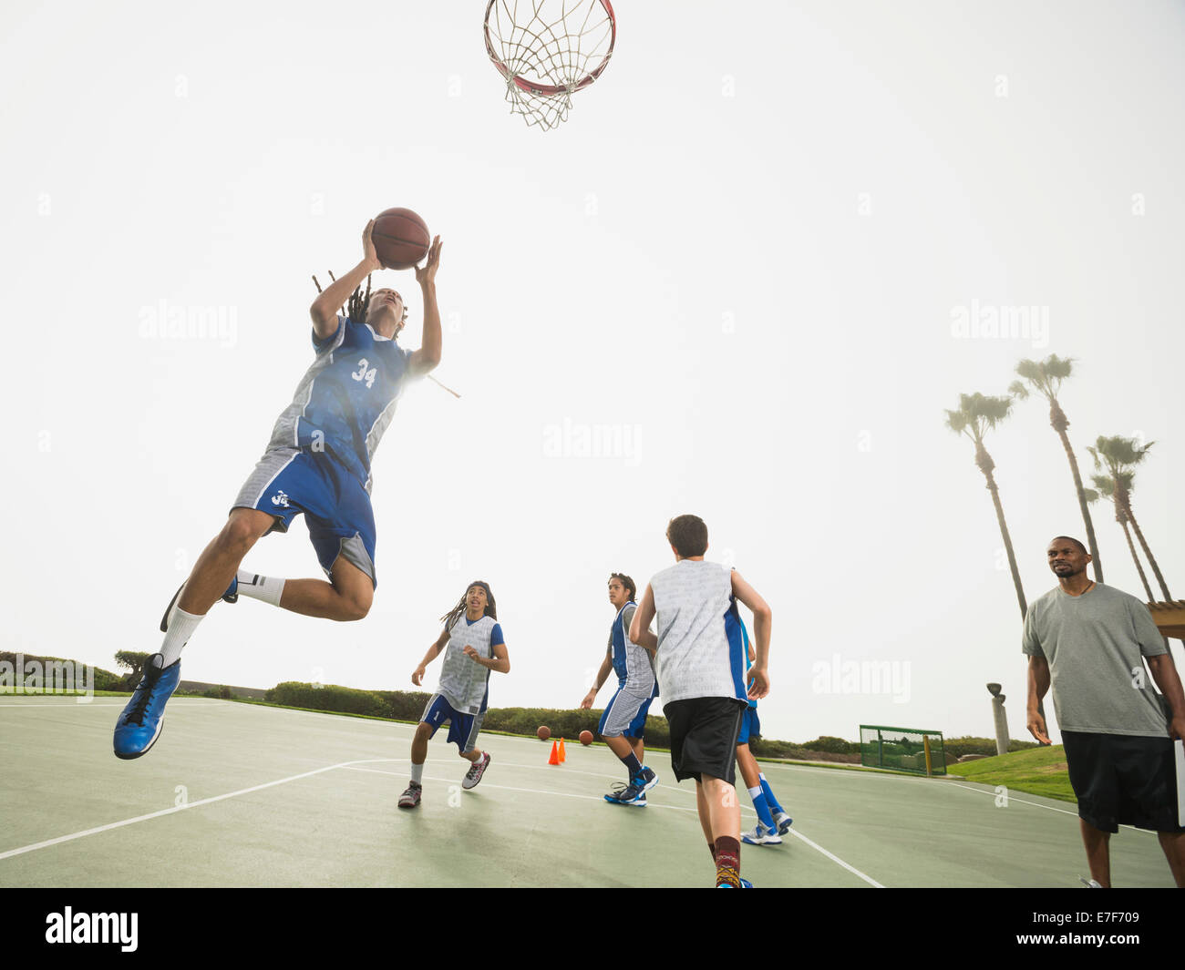 Team multicultural hi-res stock photography and images - Alamy