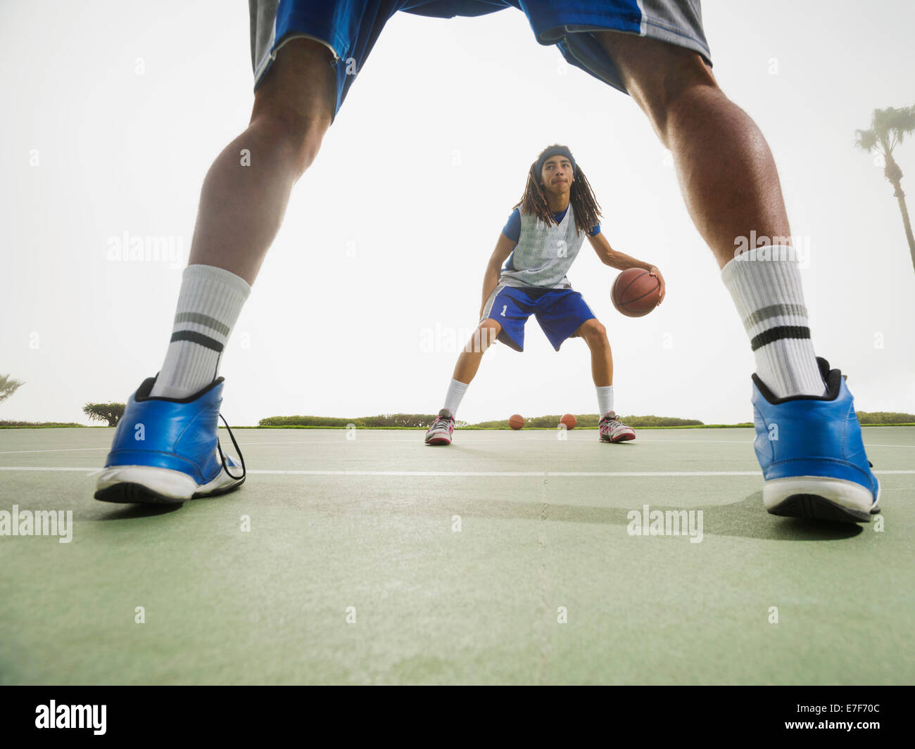 Two people playing basketball hi-res stock photography and images - Alamy