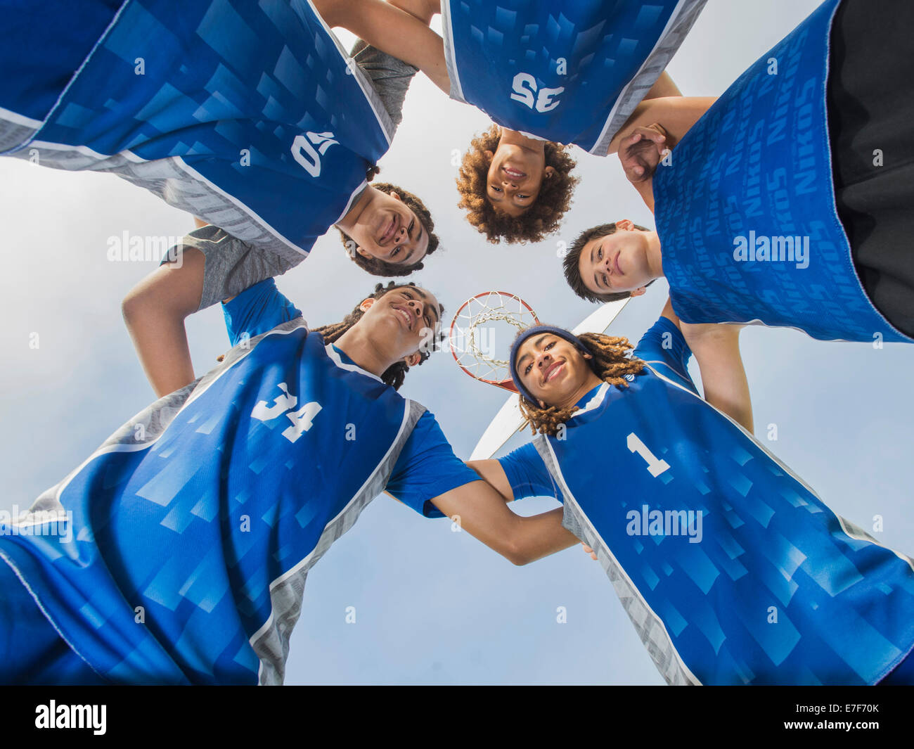Team bonding hi-res stock photography and images - Alamy