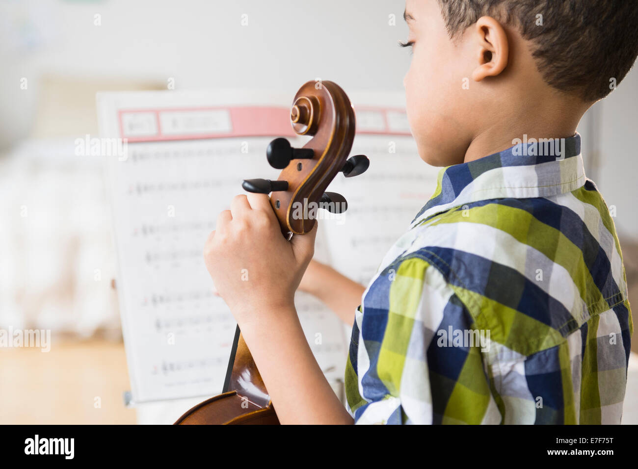 Boy playing violin hi-res stock photography and images - Alamy