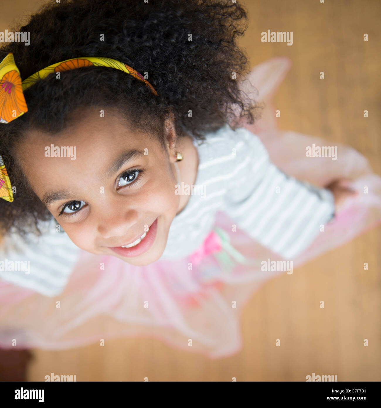 Smiling african american girl hi-res stock photography and images - Alamy