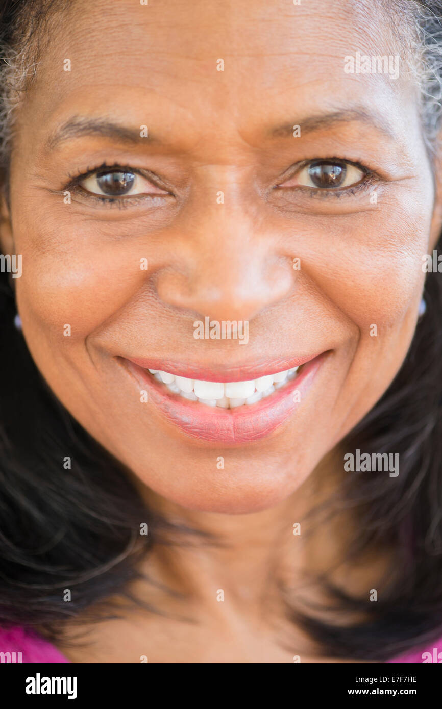 Person smiling hi-res stock photography and images - Alamy
